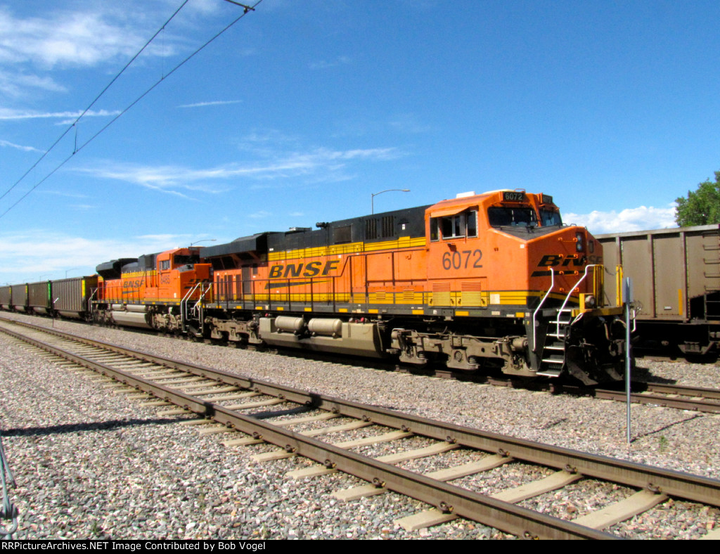 BNSF 6072 and 8485
